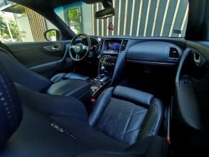 Brown Infiniti FX 2012 in Riga, with an engine capacity of 3.00 L and mileage of 227 thousand km for 14500 €, photo 13 on AUTOMOTO.COM.LV