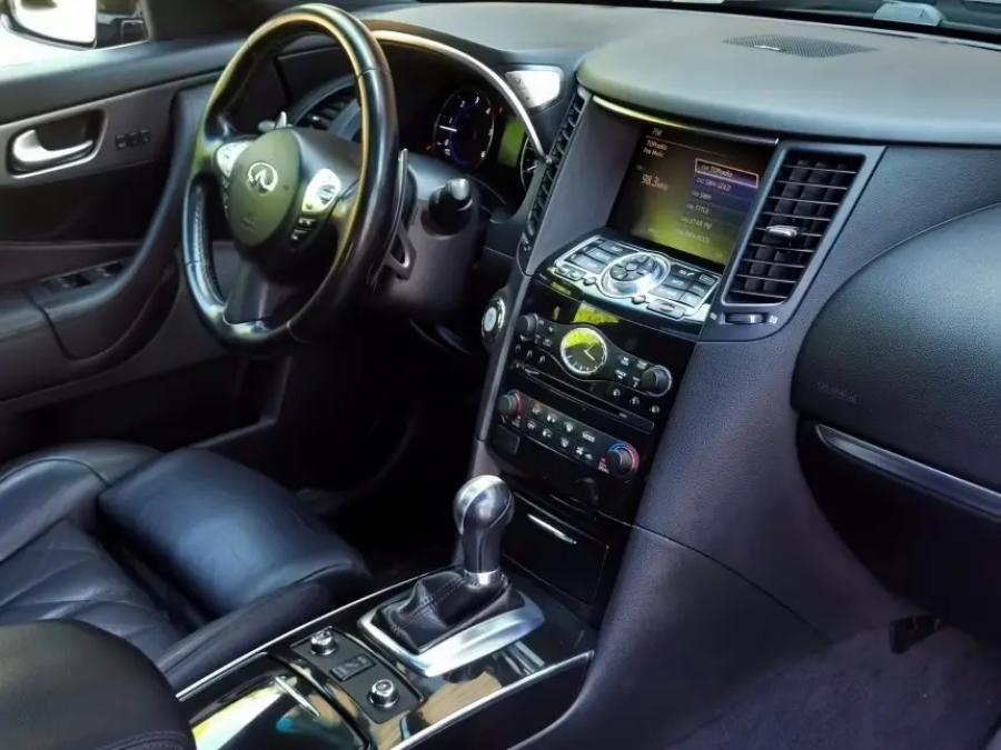 Brown Infiniti FX 2012 in Riga, with an engine capacity of 3.00 L and mileage of 227 thousand km for 14500 €, photo 15 on AUTOMOTO.COM.LV