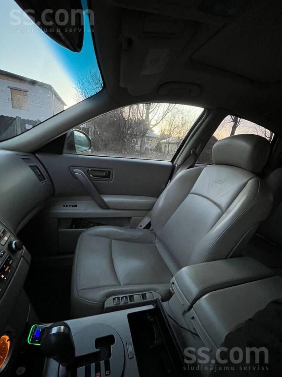 Infiniti FX 2005 in Riga, with an engine capacity of 3.50 L and mileage of 72 thousand km for 2500 €, photo 4 on AUTOMOTO.COM.LV