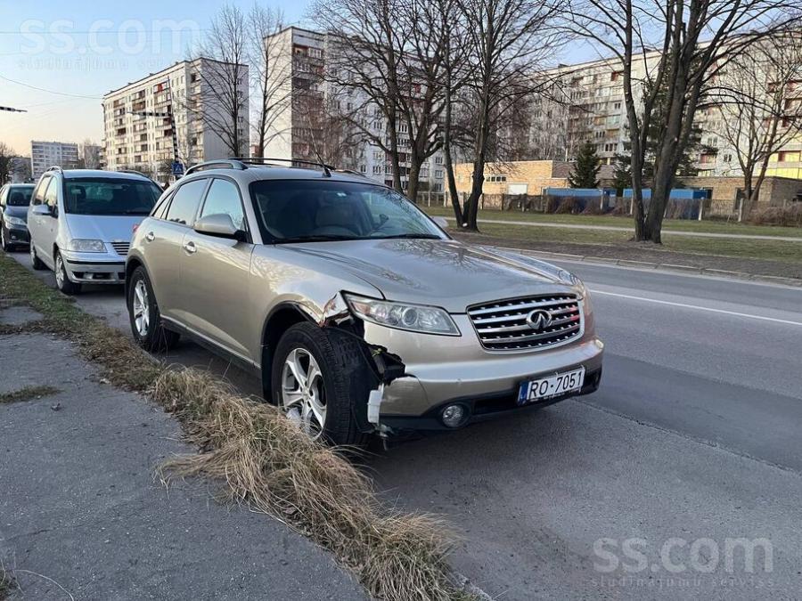 Infiniti FX 2005 in Riga, with an engine capacity of 3.50 L and mileage of 72 thousand km for 2500 €, photo 8 on AUTOMOTO.COM.LV