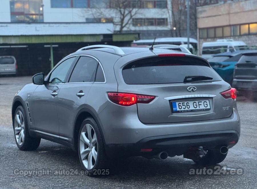 Infiniti FX 2009 in Narva, with an engine capacity of 3.70 L and mileage of 242 thousand km for 6300 €, photo 5 on AUTOMOTO.COM.LV