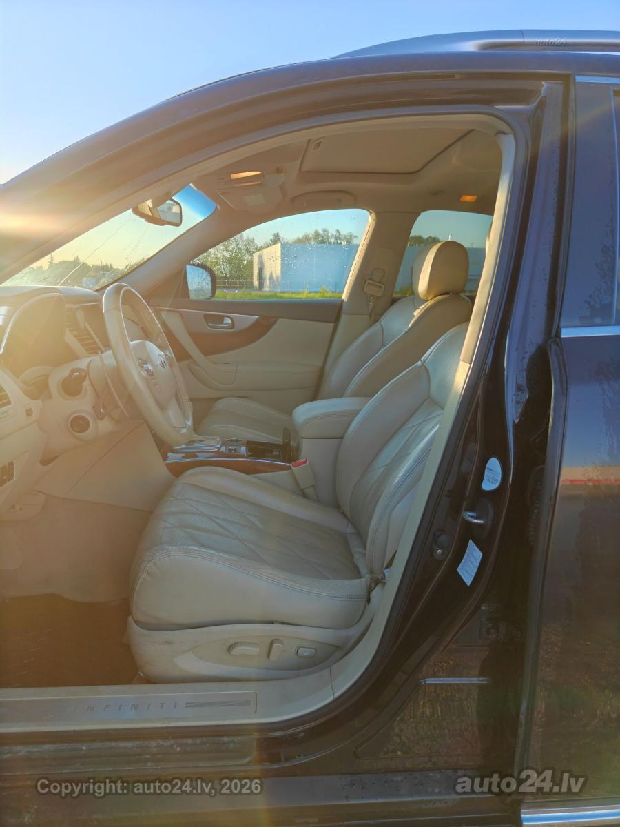 Infiniti FX 2012 in Tallinn, with an engine capacity of 3.00 L and mileage of 240 thousand km for 5999 €, photo 10 on AUTOMOTO.COM.LV
