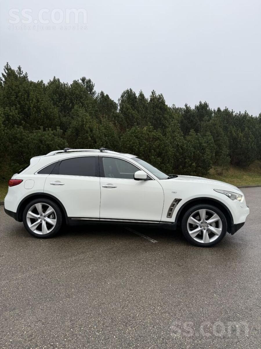 Balts Infiniti FX 2011 Talsi, ar dzinēja tilpumu 3.00 L un nobraukumu 230 tūkst. km par 9900 €, foto 2 vietnē AUTOMOTO.COM.LV