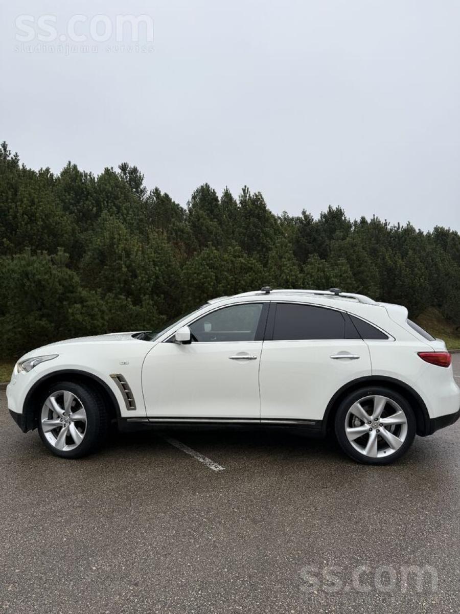 Balts Infiniti FX 2011 Talsi, ar dzinēja tilpumu 3.00 L un nobraukumu 230 tūkst. km par 9900 €, foto 4 vietnē AUTOMOTO.COM.LV
