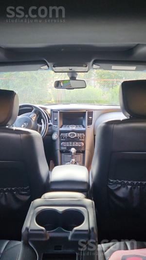 White Infiniti FX 2012 in Riga, with an engine capacity of 3.00 L and mileage of 264 thousand km for 11000 €, photo 9 on AUTOMOTO.COM.LV