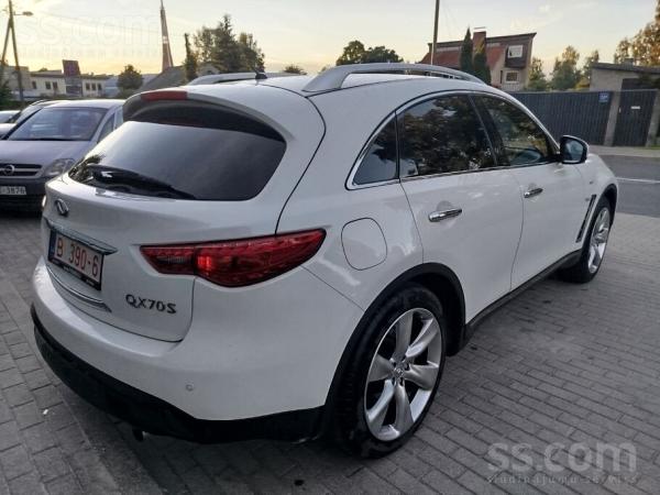 White Infiniti FX 2014 in Riga, with an engine capacity of 3.00 L and mileage of 246 thousand km for 9900 €, photo 5 on AUTOMOTO.COM.LV