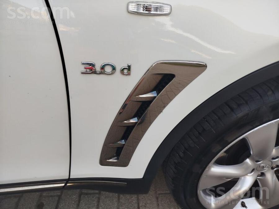 Balts Infiniti FX 2014 Rīga, ar dzinēja tilpumu 3.00 L un nobraukumu 246 tūkst. km par 9900 €, foto 7 vietnē AUTOMOTO.COM.LV