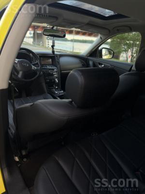 Yellow Infiniti FX 2010 in Riga, with an engine capacity of 3.50 L and mileage of 120 thousand km for 9900 €, photo 10 on AUTOMOTO.COM.LV