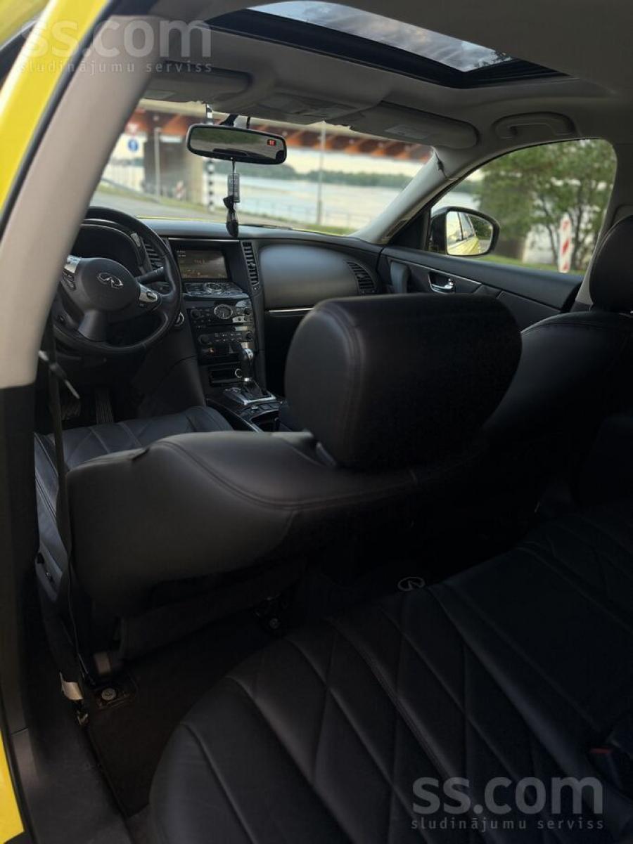 Yellow Infiniti FX 2010 in Riga, with an engine capacity of 3.50 L and mileage of 120 thousand km for 9900 €, photo 10 on AUTOMOTO.COM.LV