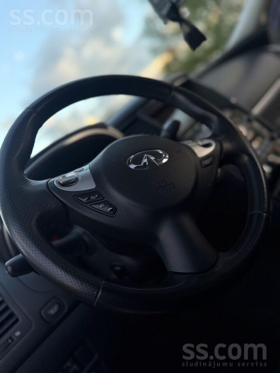 Yellow Infiniti FX 2010 in Riga, with an engine capacity of 3.50 L and mileage of 120 thousand km for 9900 €, photo 17 on AUTOMOTO.COM.LV