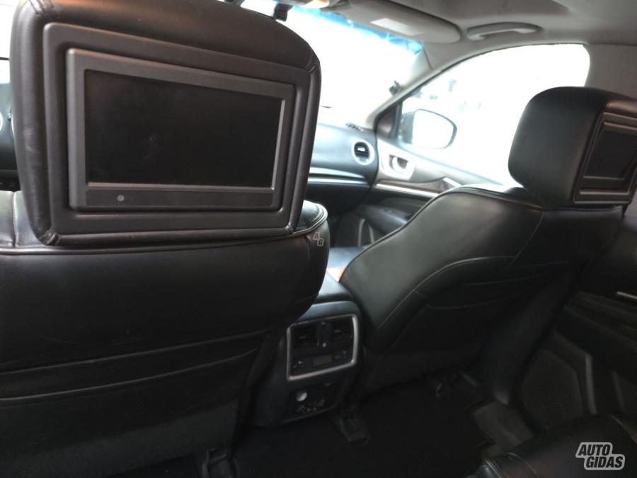 Black Infiniti JX35 2013 in Vilnius, with an engine capacity of 3.50 L and mileage of 225 thousand km for 7900 €, photo 7 on AUTOMOTO.COM.LV