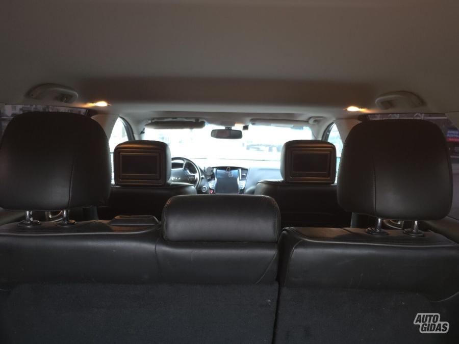Black Infiniti JX35 2013 in Vilnius, with an engine capacity of 3.50 L and mileage of 225 thousand km for 7900 €, photo 8 on AUTOMOTO.COM.LV