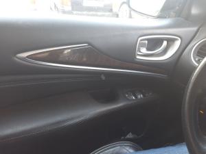 Black Infiniti JX35 2013 in Vilnius, with an engine capacity of 3.50 L and mileage of 225 thousand km for 7900 €, photo 10 on AUTOMOTO.COM.LV