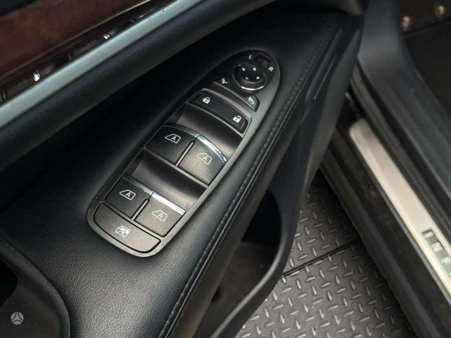 Black Infiniti JX35 2013 in Vilnius, with an engine capacity of 3.50 L and mileage of 279 thousand km for 7499 €, photo 15 on AUTOMOTO.COM.LV