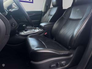 Black Infiniti JX35 2013 in Vilnius, with an engine capacity of 3.50 L and mileage of 279 thousand km for 7499 €, photo 16 on AUTOMOTO.COM.LV
