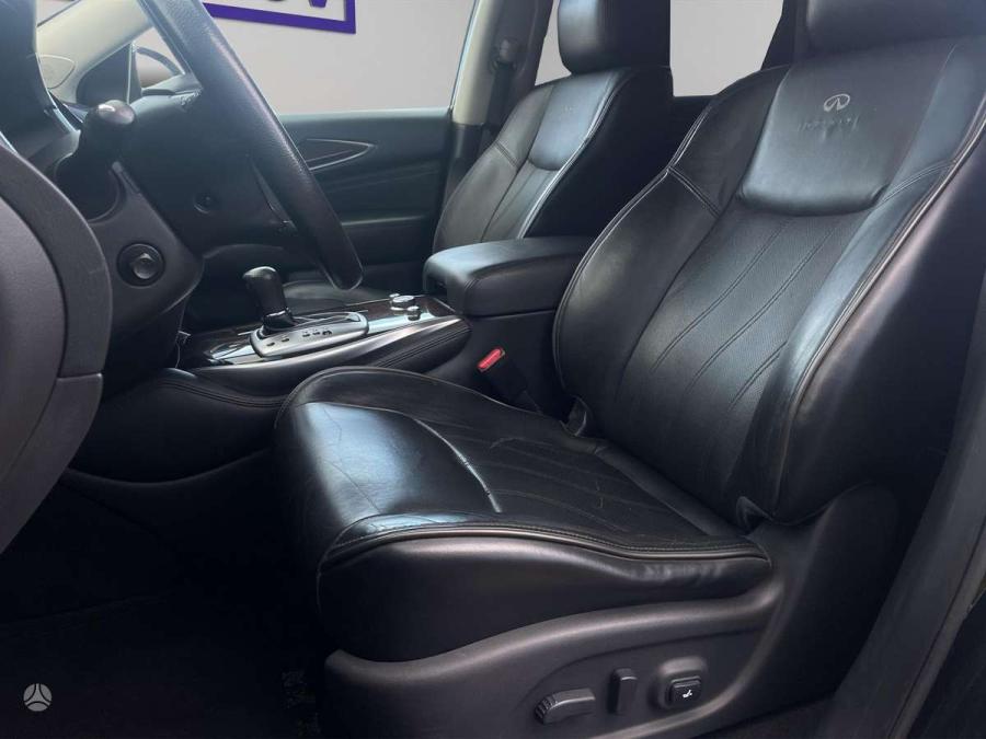 Black Infiniti JX35 2013 in Vilnius, with an engine capacity of 3.50 L and mileage of 279 thousand km for 7499 €, photo 16 on AUTOMOTO.COM.LV