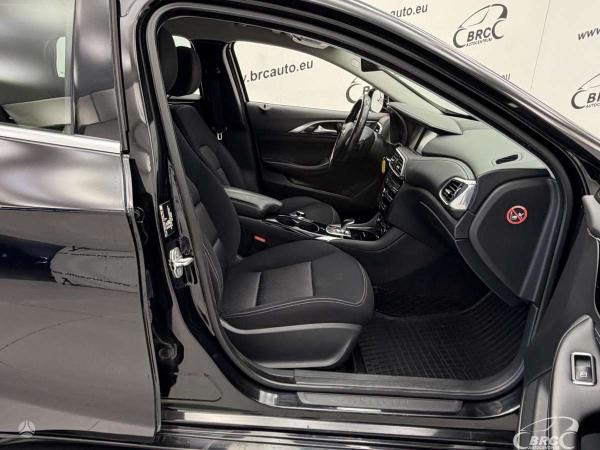 Melns Infiniti Q30 2018 Viļņa, ar dzinēja tilpumu 2.14 L un nobraukumu 314 tūkst. km par 9600 €, foto 5 vietnē AUTOMOTO.COM.LV