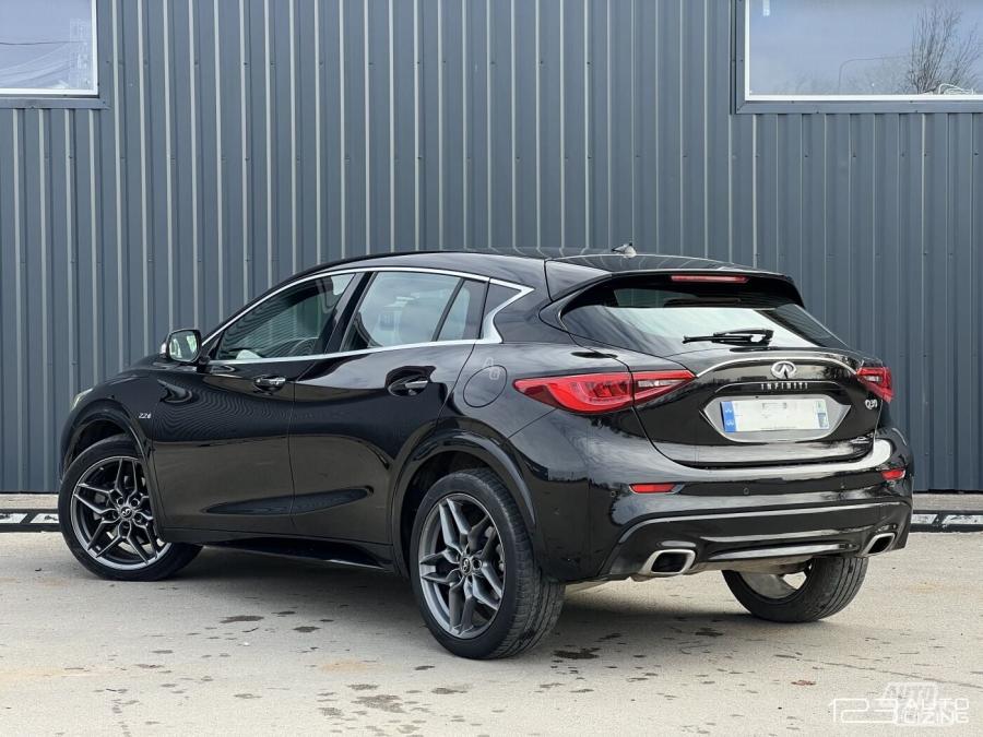 Black Infiniti Q30 2016 in Taurage, with an engine capacity of 2.20 L and mileage of 134 thousand km for 9500 €, photo 8 on AUTOMOTO.COM.LV