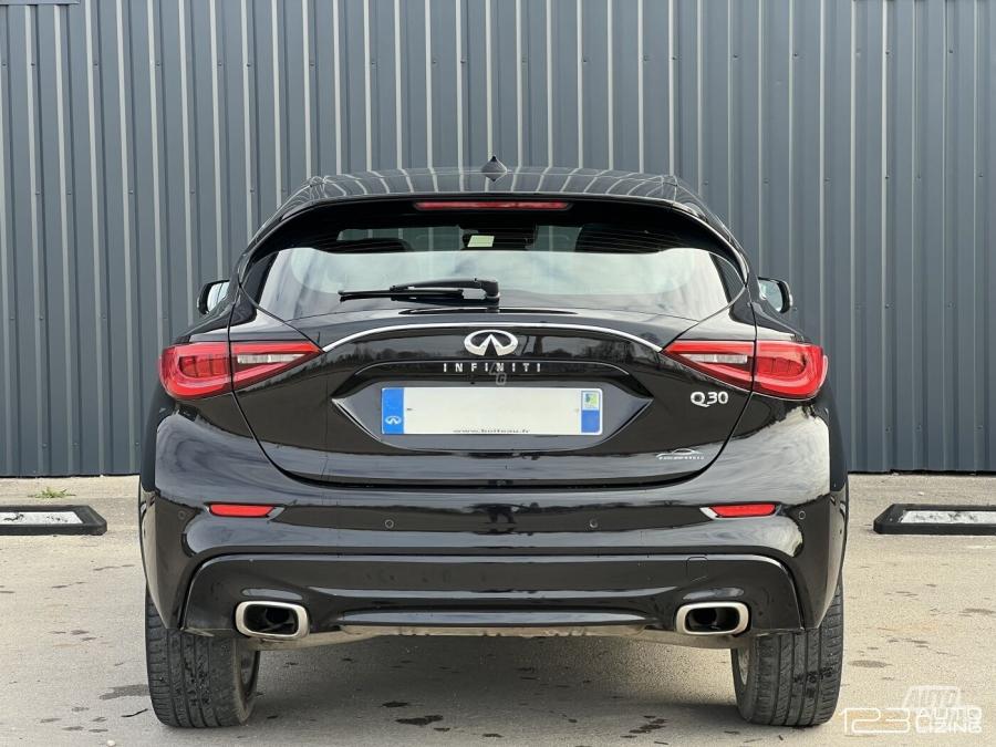 Black Infiniti Q30 2016 in Taurage, with an engine capacity of 2.20 L and mileage of 134 thousand km for 9500 €, photo 12 on AUTOMOTO.COM.LV