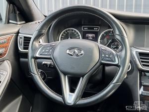 Black Infiniti Q30 2016 in Taurage, with an engine capacity of 2.20 L and mileage of 134 thousand km for 9500 €, photo 18 on AUTOMOTO.COM.LV