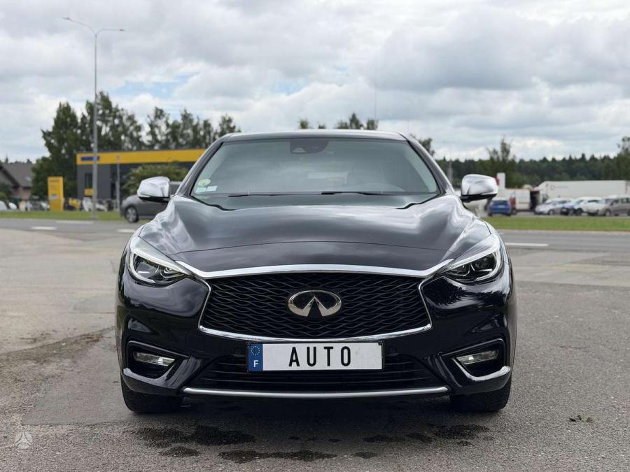 Melns Infiniti Q30 2016 Tauragė, ar dzinēja tilpumu 1.46 L un nobraukumu 120 tūkst. km par 8999 €, foto 3 vietnē AUTOMOTO.COM.LV
