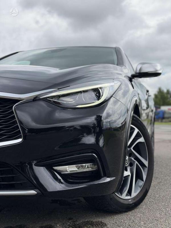 Melns Infiniti Q30 2016 Tauragė, ar dzinēja tilpumu 1.46 L un nobraukumu 120 tūkst. km par 8999 €, foto 3 vietnē AUTOMOTO.COM.LV