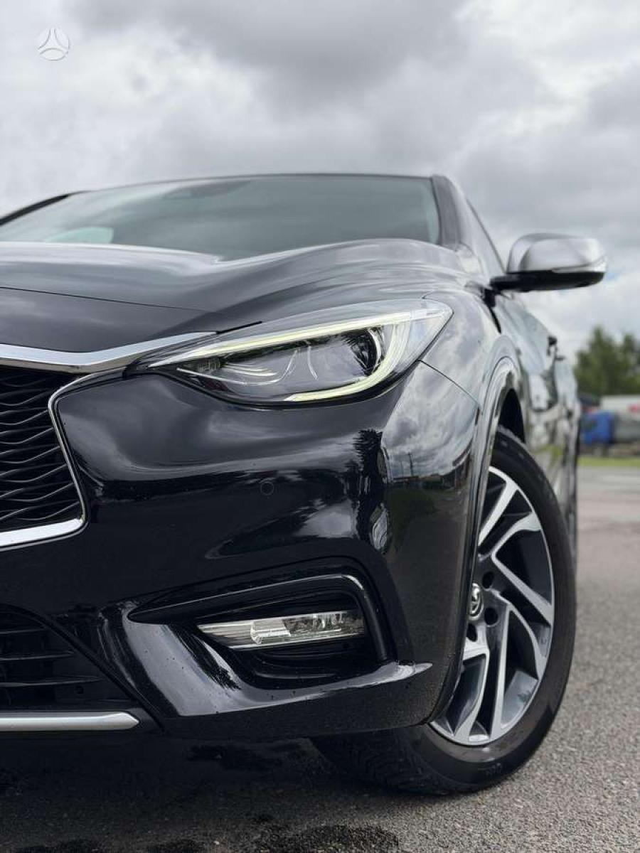 Melns Infiniti Q30 2016 Tauragė, ar dzinēja tilpumu 1.46 L un nobraukumu 120 tūkst. km par 8999 €, foto 4 vietnē AUTOMOTO.COM.LV