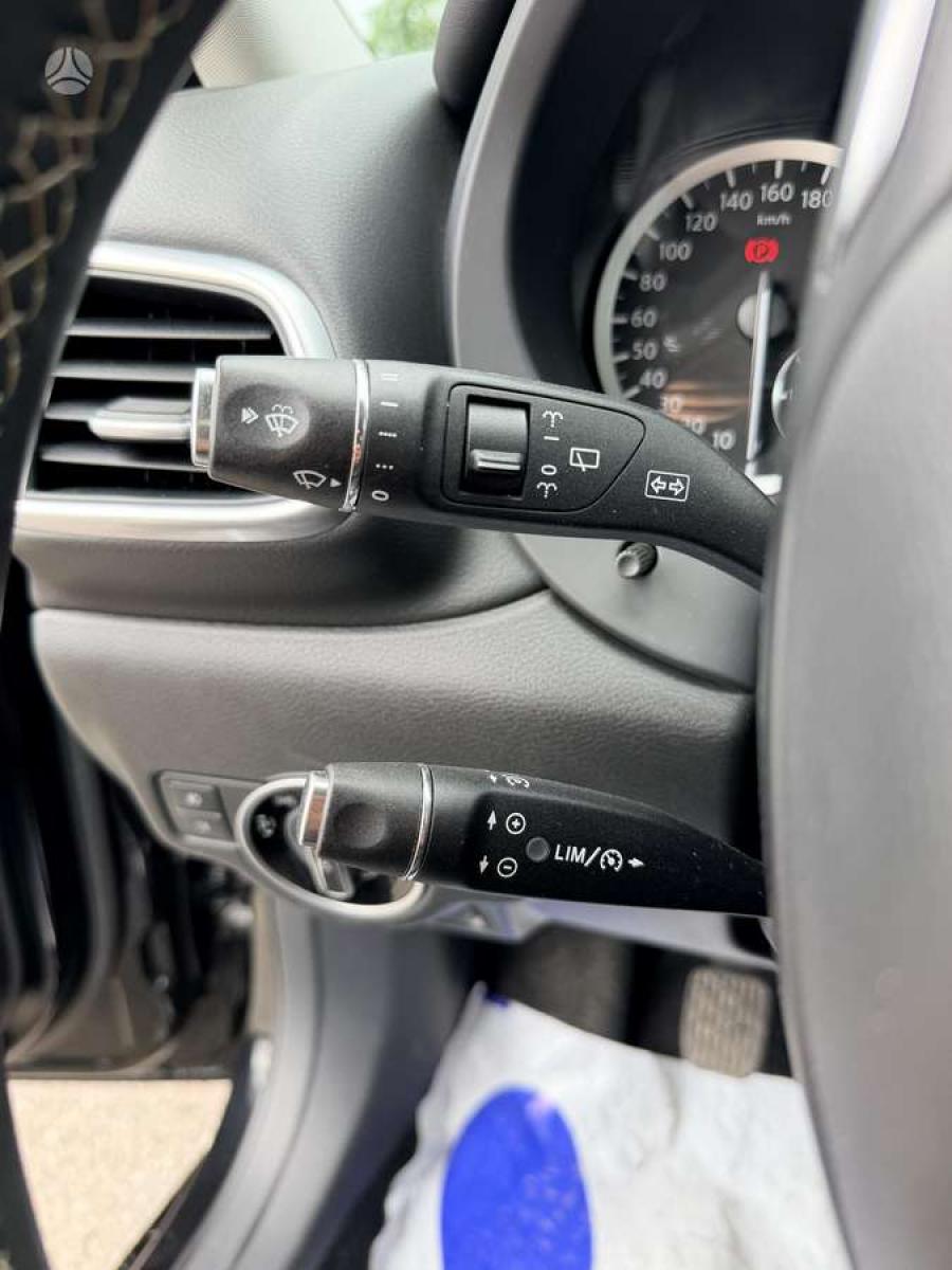 Melns Infiniti Q30 2016 Tauragė, ar dzinēja tilpumu 1.46 L un nobraukumu 120 tūkst. km par 8999 €, foto 12 vietnē AUTOMOTO.COM.LV
