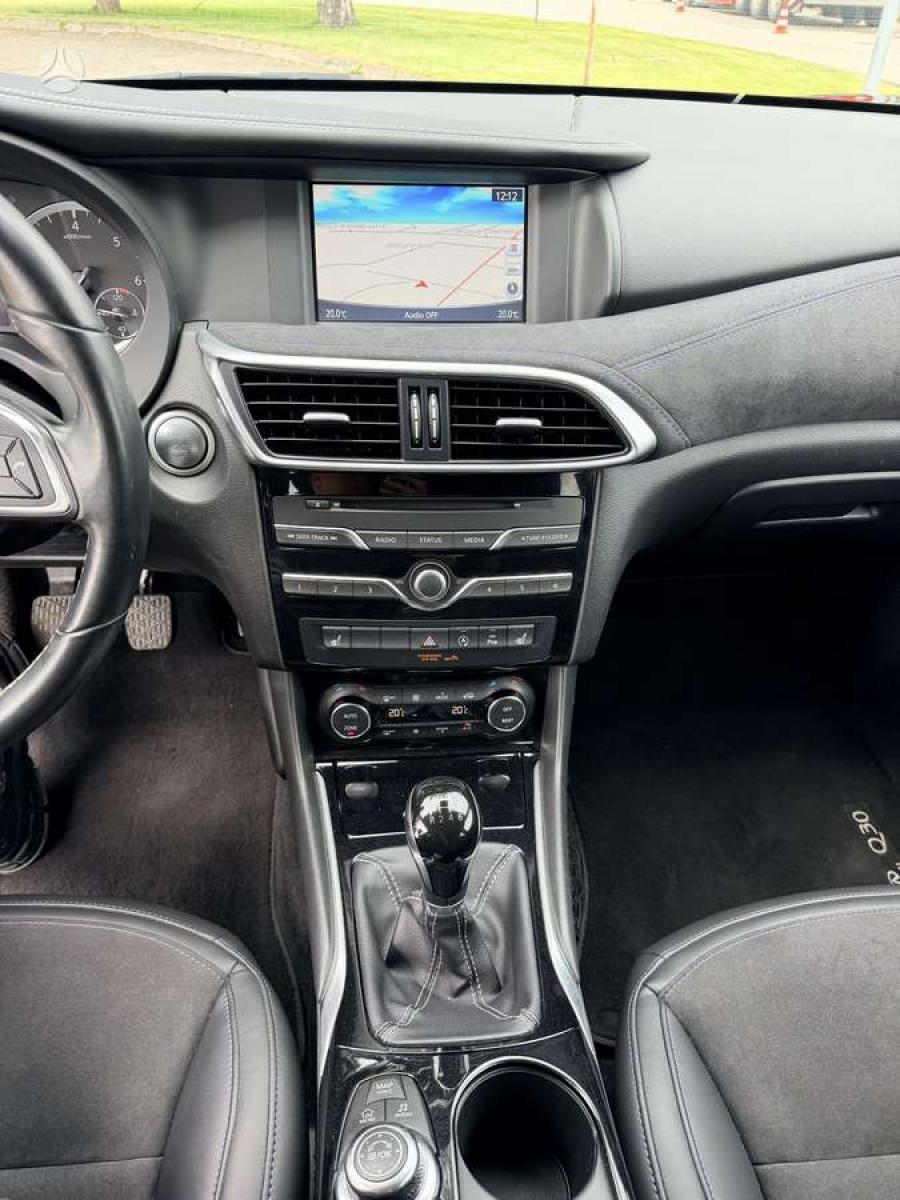 Melns Infiniti Q30 2016 Tauragė, ar dzinēja tilpumu 1.46 L un nobraukumu 120 tūkst. km par 8999 €, foto 20 vietnē AUTOMOTO.COM.LV