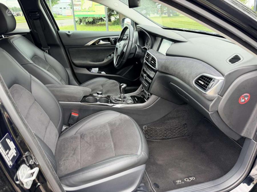 Melns Infiniti Q30 2016 Tauragė, ar dzinēja tilpumu 1.46 L un nobraukumu 120 tūkst. km par 8999 €, foto 35 vietnē AUTOMOTO.COM.LV