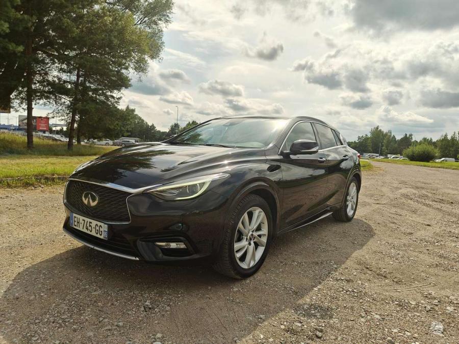 Melns Infiniti Q30 2016 Tauragė, ar dzinēja tilpumu 1.46 L un nobraukumu 204 tūkst. km par 8200 €, foto 1 vietnē AUTOMOTO.COM.LV