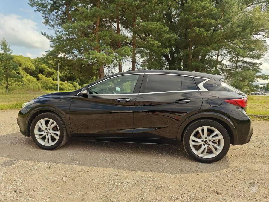 Melns Infiniti Q30 2016 Tauragė, ar dzinēja tilpumu 1.46 L un nobraukumu 204 tūkst. km par 8200 €, foto 7 vietnē AUTOMOTO.COM.LV