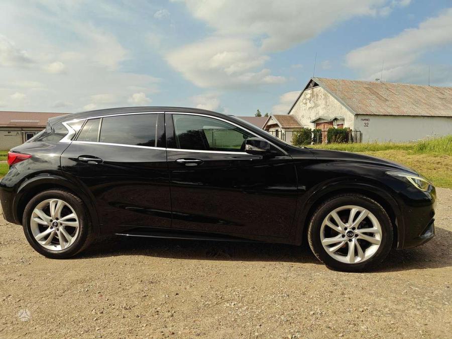 Melns Infiniti Q30 2016 Tauragė, ar dzinēja tilpumu 1.46 L un nobraukumu 204 tūkst. km par 8200 €, foto 8 vietnē AUTOMOTO.COM.LV