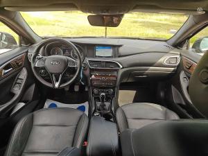 Melns Infiniti Q30 2016 Tauragė, ar dzinēja tilpumu 1.46 L un nobraukumu 204 tūkst. km par 8200 €, foto 14 vietnē AUTOMOTO.COM.LV