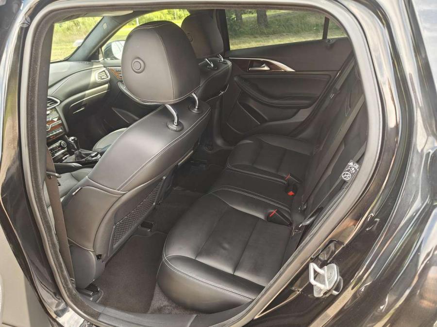 Melns Infiniti Q30 2016 Tauragė, ar dzinēja tilpumu 1.46 L un nobraukumu 204 tūkst. km par 8200 €, foto 18 vietnē AUTOMOTO.COM.LV