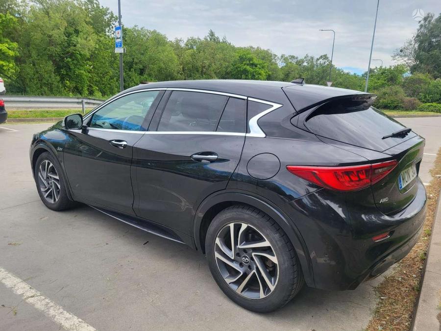 Black Infiniti Q30 2016 in Kaunas, with an engine capacity of 2.14 L and mileage of 185 thousand km for 12200 €, photo 1 on AUTOMOTO.COM.LV