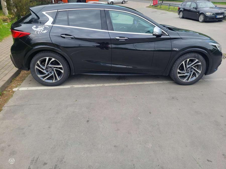 Black Infiniti Q30 2016 in Kaunas, with an engine capacity of 2.14 L and mileage of 185 thousand km for 12200 €, photo 4 on AUTOMOTO.COM.LV