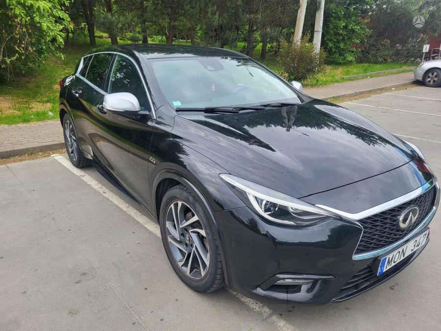 Black Infiniti Q30 2016 in Kaunas, with an engine capacity of 2.14 L and mileage of 185 thousand km for 12200 €, photo 5 on AUTOMOTO.COM.LV