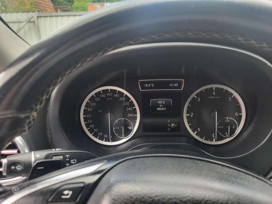 Black Infiniti Q30 2016 in Kaunas, with an engine capacity of 2.14 L and mileage of 185 thousand km for 12200 €, photo 7 on AUTOMOTO.COM.LV