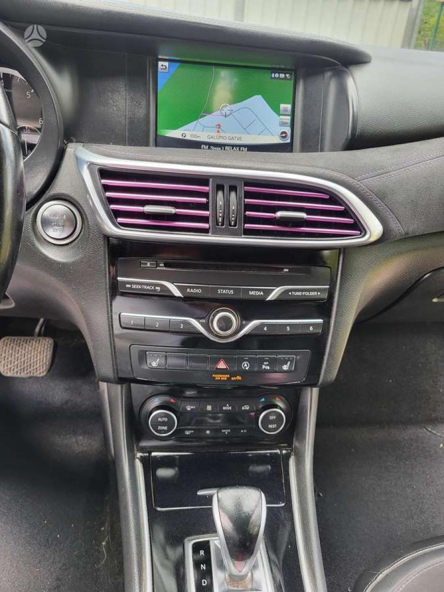 Black Infiniti Q30 2016 in Kaunas, with an engine capacity of 2.14 L and mileage of 185 thousand km for 12200 €, photo 9 on AUTOMOTO.COM.LV