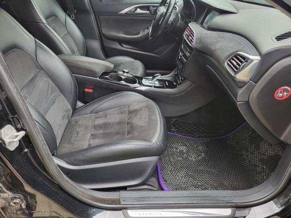 Black Infiniti Q30 2016 in Kaunas, with an engine capacity of 2.14 L and mileage of 185 thousand km for 12200 €, photo 9 on AUTOMOTO.COM.LV