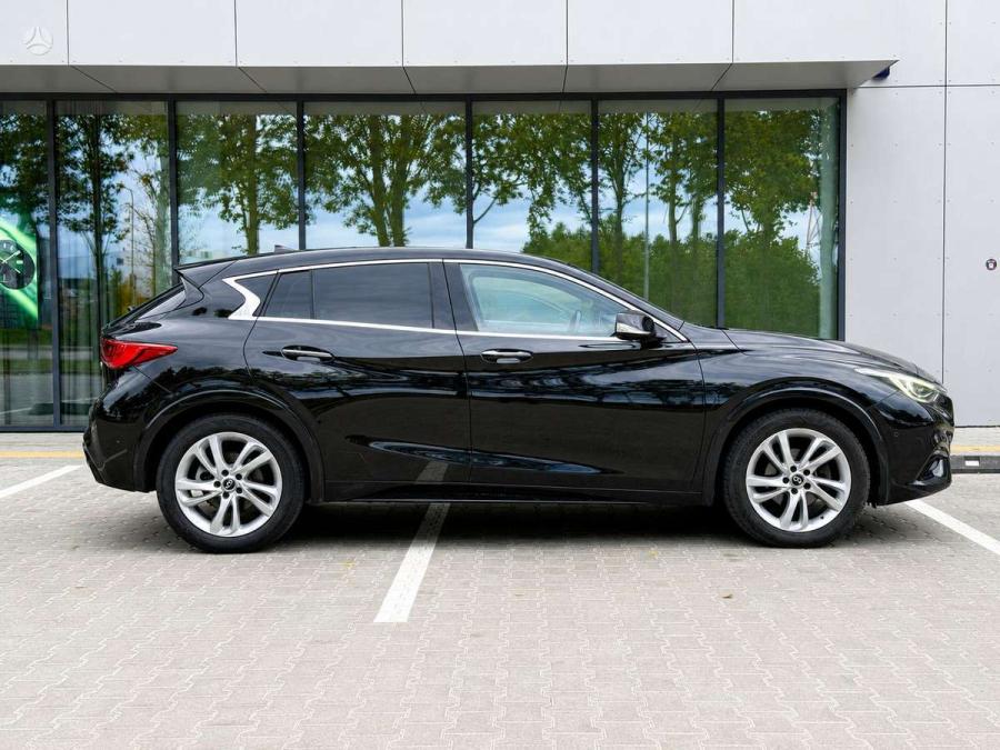 Melns Infiniti Q30 2016 Viļņa, ar dzinēja tilpumu 1.46 L un nobraukumu 204 tūkst. km par 8900 €, foto 9 vietnē AUTOMOTO.COM.LV