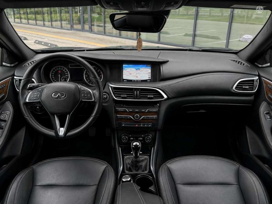 Melns Infiniti Q30 2016 Viļņa, ar dzinēja tilpumu 1.46 L un nobraukumu 204 tūkst. km par 8900 €, foto 17 vietnē AUTOMOTO.COM.LV