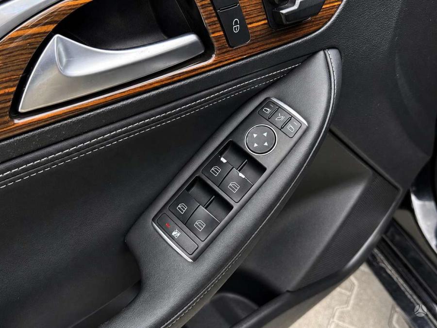 Melns Infiniti Q30 2016 Viļņa, ar dzinēja tilpumu 1.46 L un nobraukumu 204 tūkst. km par 8900 €, foto 25 vietnē AUTOMOTO.COM.LV