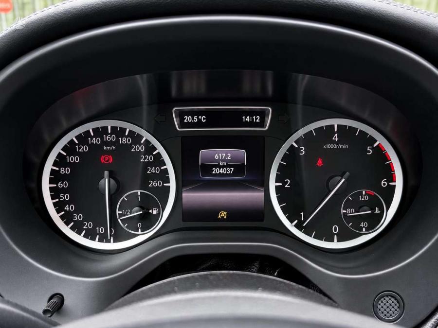 Melns Infiniti Q30 2016 Viļņa, ar dzinēja tilpumu 1.46 L un nobraukumu 204 tūkst. km par 8900 €, foto 28 vietnē AUTOMOTO.COM.LV