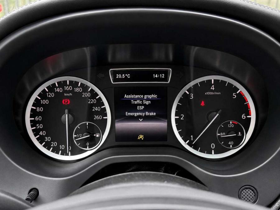 Melns Infiniti Q30 2016 Viļņa, ar dzinēja tilpumu 1.46 L un nobraukumu 204 tūkst. km par 8900 €, foto 29 vietnē AUTOMOTO.COM.LV