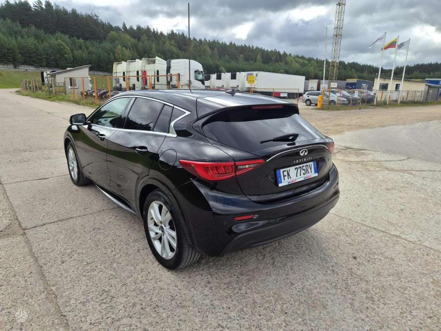 Melns Infiniti Q30 2017 Viļņa, ar dzinēja tilpumu 1.46 L un nobraukumu 286 tūkst. km par 7400 €, foto 4 vietnē AUTOMOTO.COM.LV