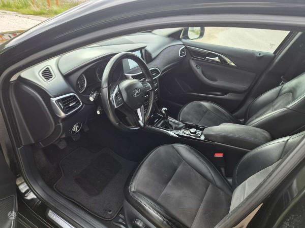 Melns Infiniti Q30 2017 Viļņa, ar dzinēja tilpumu 1.46 L un nobraukumu 286 tūkst. km par 7400 €, foto 11 vietnē AUTOMOTO.COM.LV