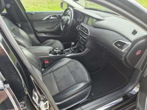 Black Infiniti Q30 2017 in Vilnius, with an engine capacity of 1.46 L and mileage of 285 thousand km for 6800 €, photo 8 on AUTOMOTO.COM.LV