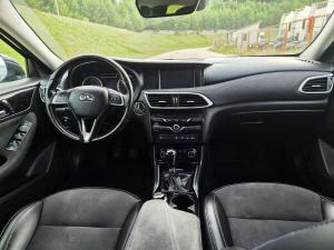 Black Infiniti Q30 2017 in Vilnius, with an engine capacity of 1.46 L and mileage of 285 thousand km for 6800 €, photo 10 on AUTOMOTO.COM.LV